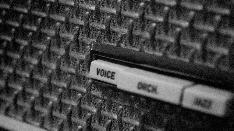Why Some 5 Voices Are Instantly Recognizable - Even Whispering - Las ...